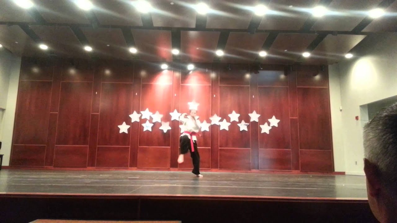 Courtney Linke performs a TaeKwonDo routine - YouTube