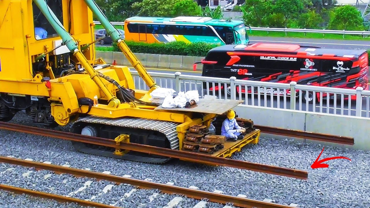Benar2 Sibuk, Digeber Pemasangan Double Track Kereta Cepat Jakarta ...