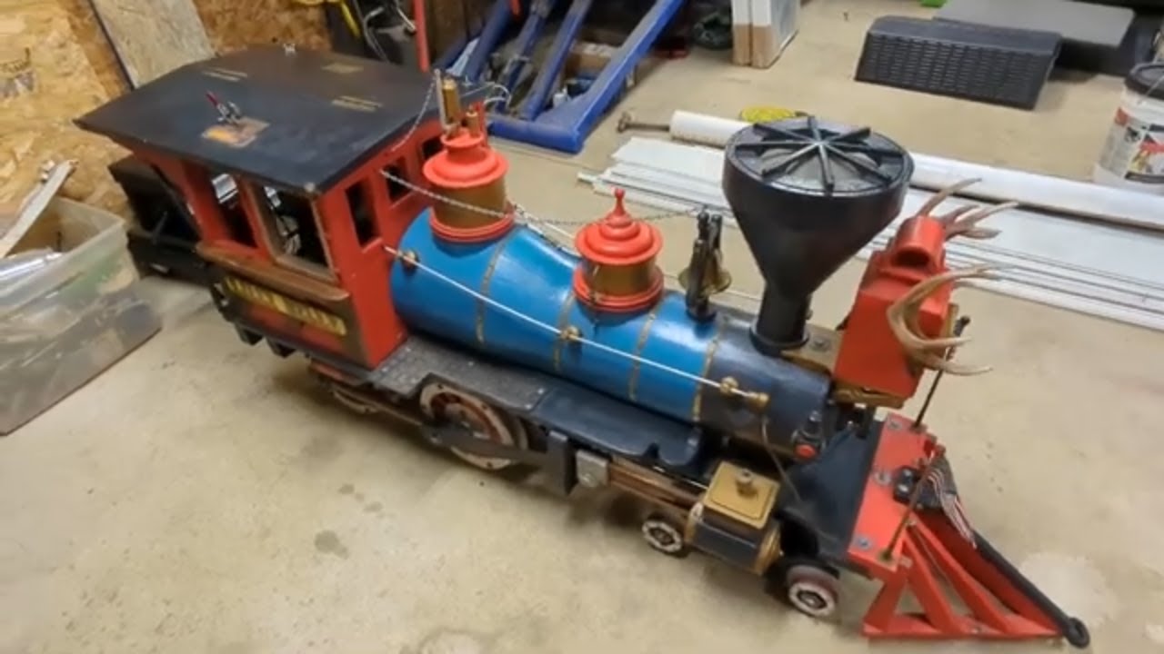 Walt Disney Disneyworld / Disneyland back yard train, ridable Miniature ...
