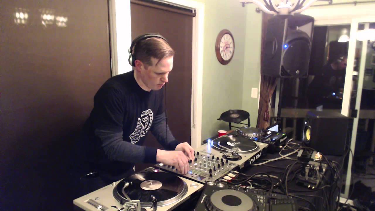 Andrew Boie - All-Vinyl Techno Set - FMPDX February 2014 - YouTube