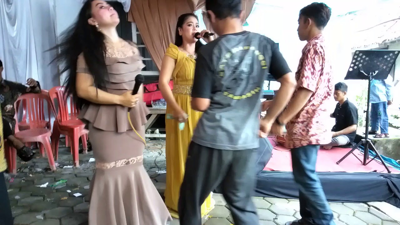 DANGDUT GOYANGAN HOT,, Biduannya sampe diem. - YouTube