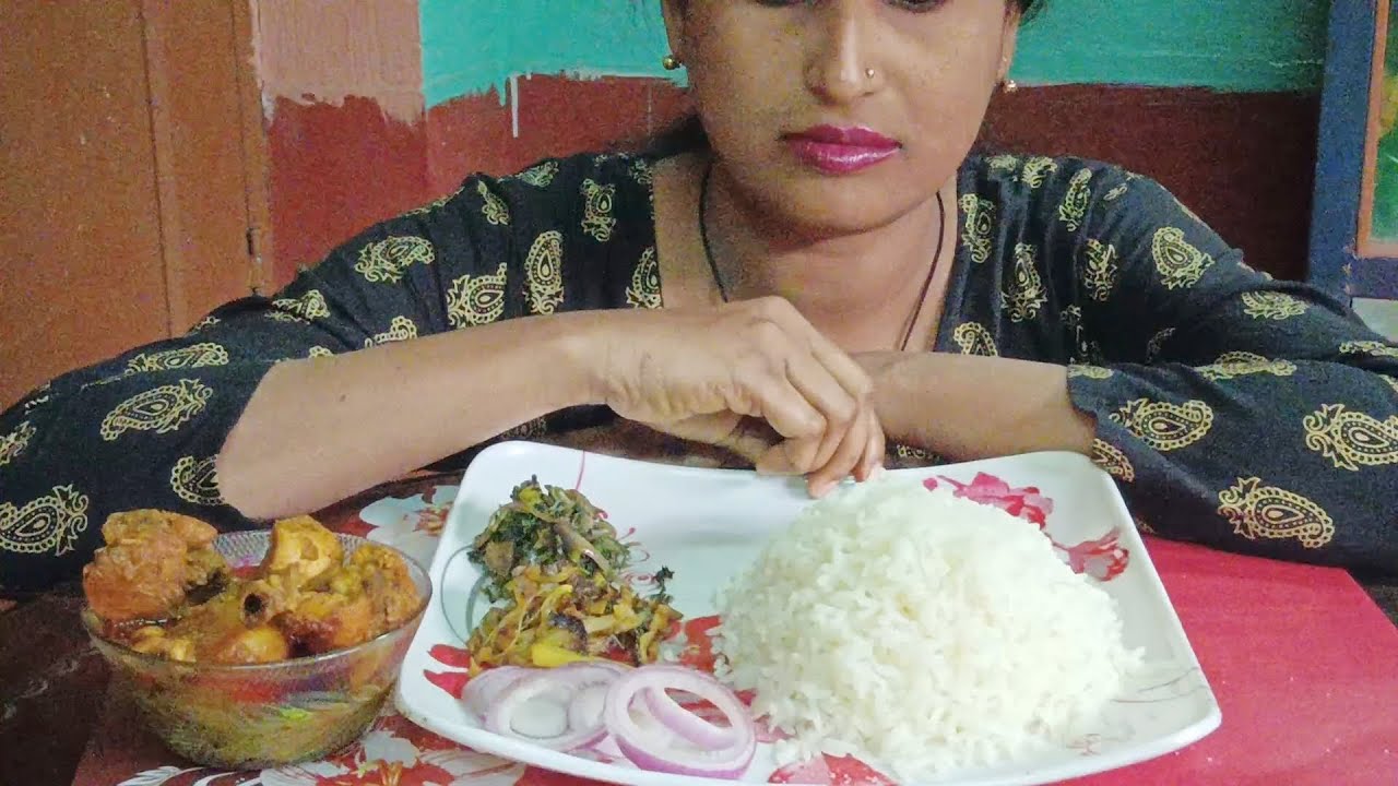 Aaj khawa ta jome gelo 🥵: vat। spicy chicken kari । karala alu vaja ...