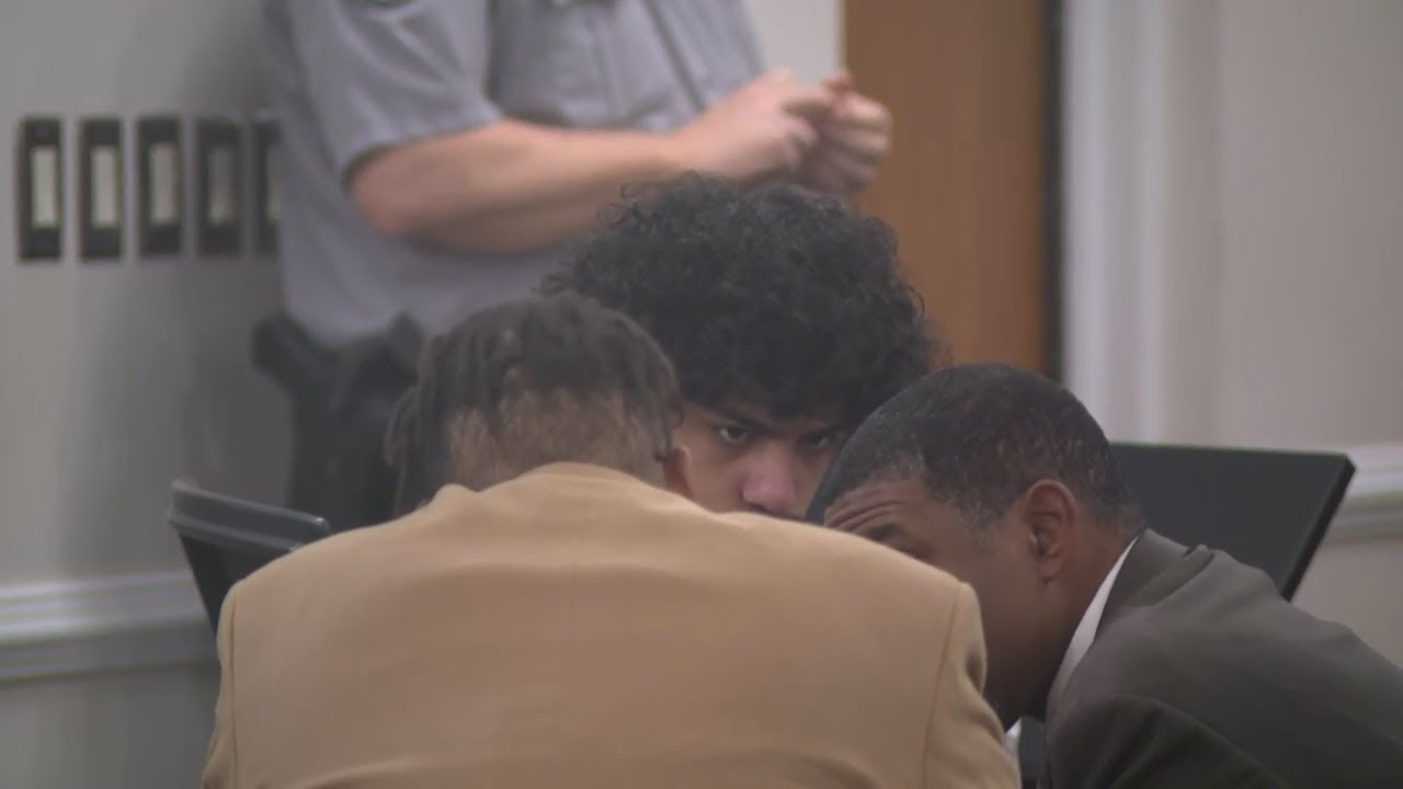 Day ends with split jury in Issiah Ross double murder trial - YouTube