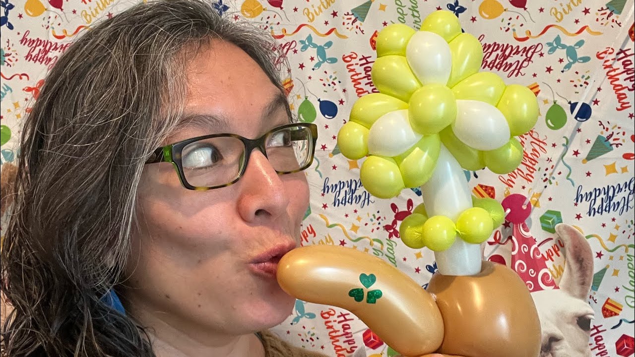 Shamrock pipe Balloon Tutorial. Cool technique to make a balloon pipe ...