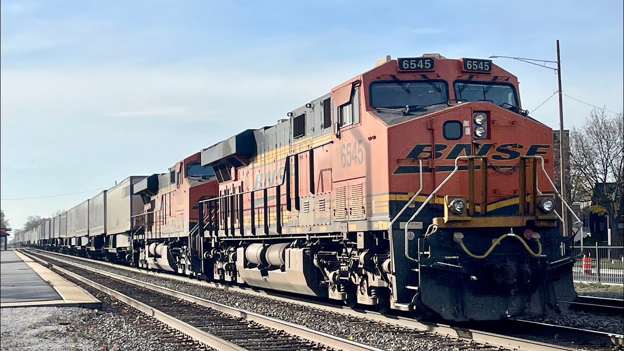 BNSF 7404 + 6061 at Harlem Avenue - YouTube