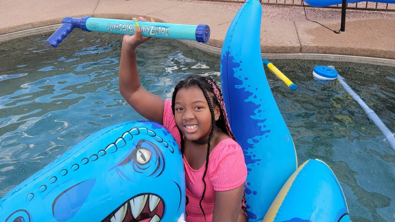 Water Fight!! Lyric is going live from the pool! - YouTube