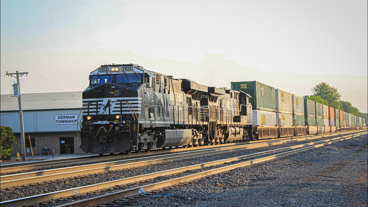 NS 264 at MP329 in Archbold OH - YouTube