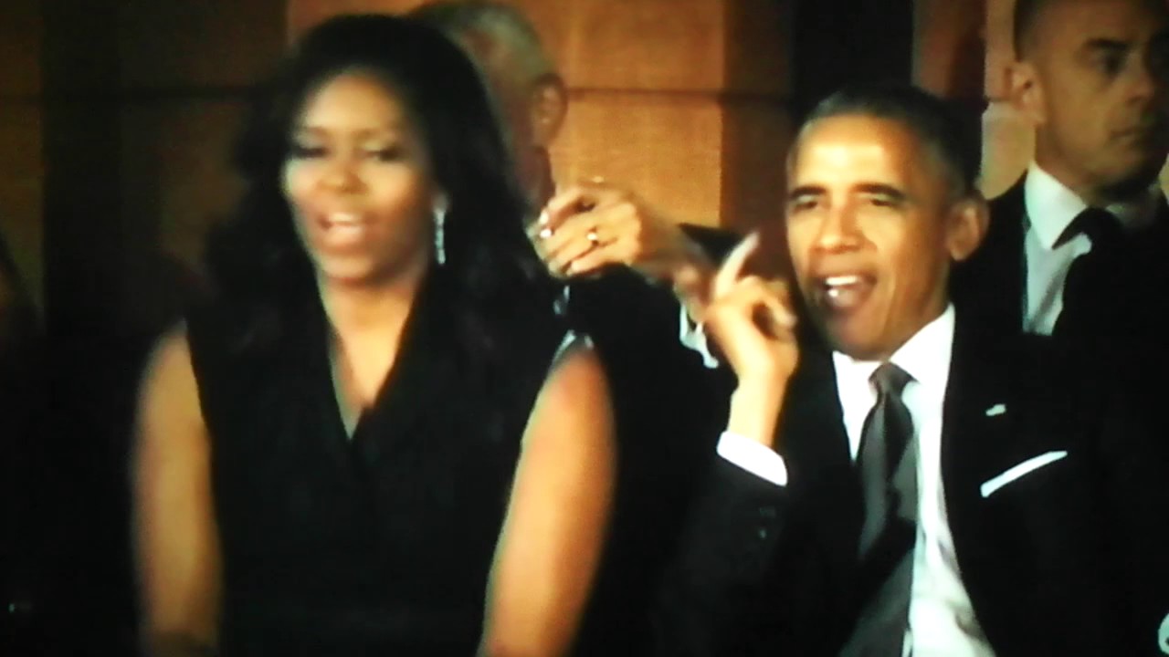 Obamas groovin' to Usher (Live) - YouTube