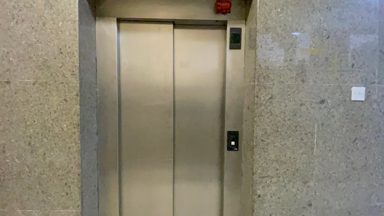 Otis Europa 2000 Lift | Salmiya, Kuwait - YouTube