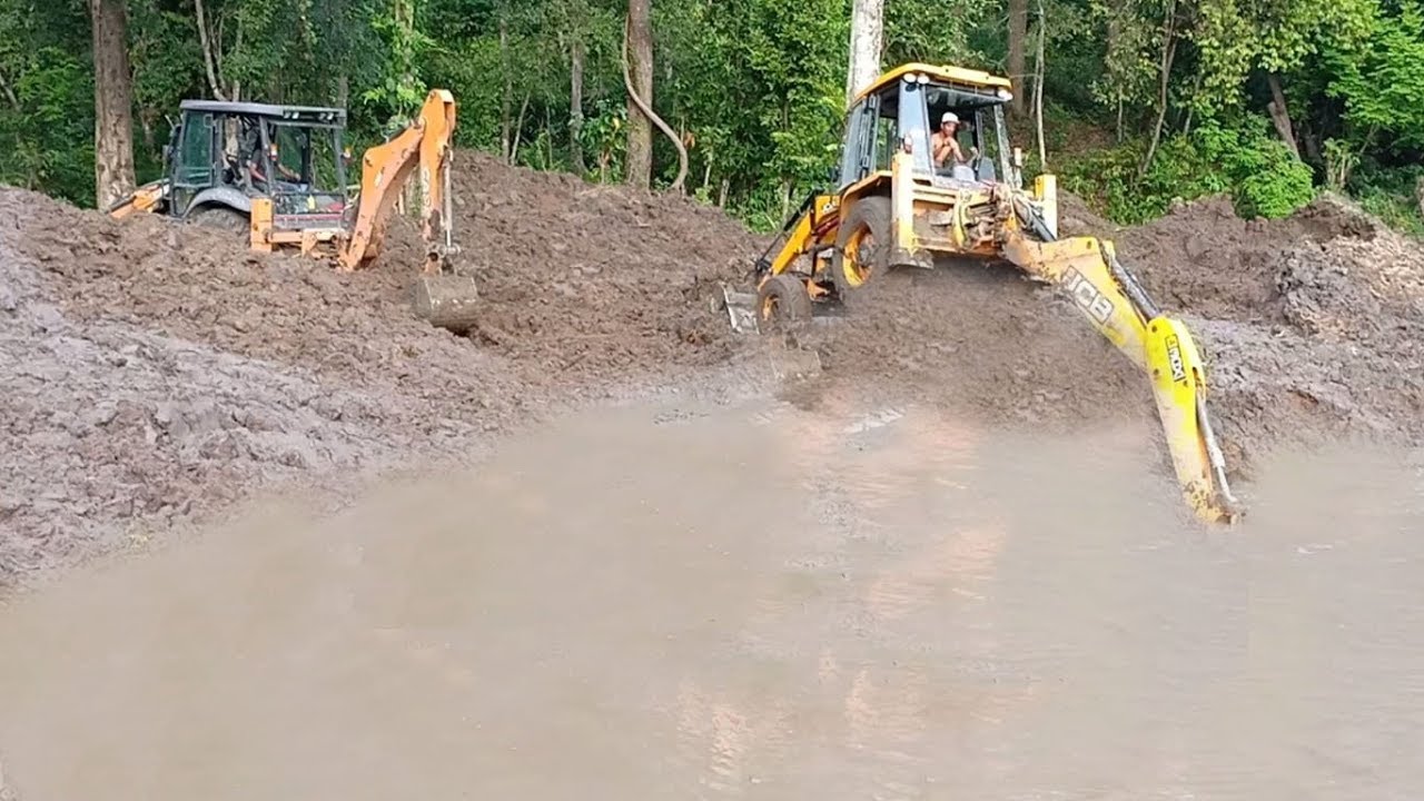 Case And JCB Backhoe Stuck In Mud Driver Shows Stunts - YouTube