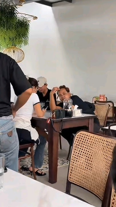 GILCOUSTIC SEDANG MAKAN DI LAMPUNG #gilgasahid #happyasmara - YouTube