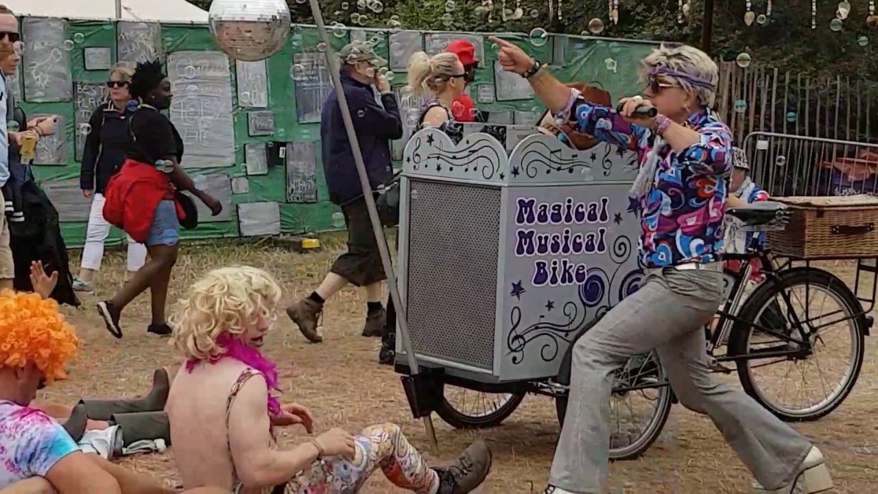 Steve Apelt and the Magical Musical Bike at Glastonbury Festival. - YouTube