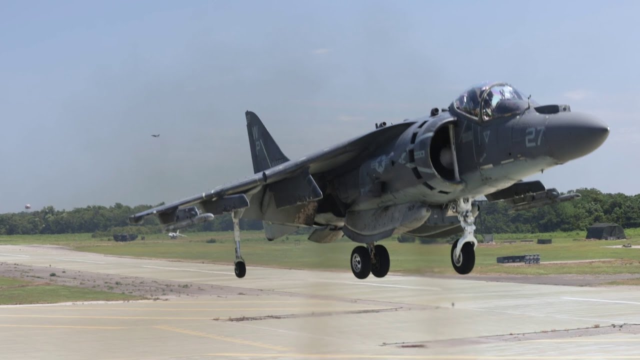 Marine Corps AV-8B Harriers Conduct Field Carrier-Landing Practice ...