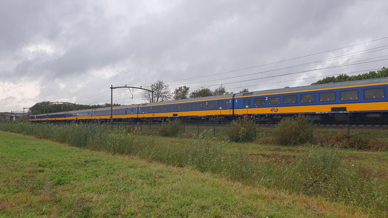 NS ICr met Traxx als intercity richting Eindhoven Centraal t.h.v. Breda ...