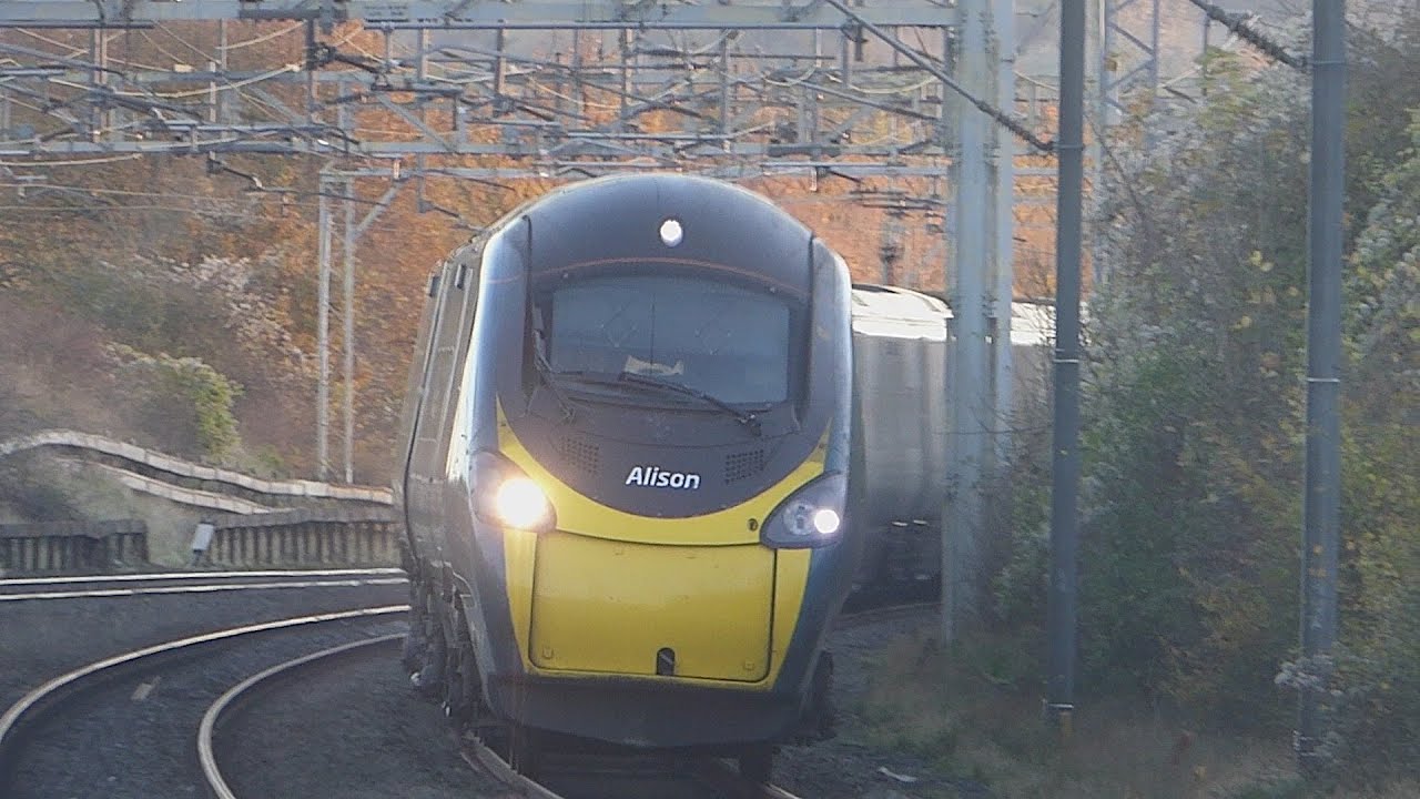 Avanti 'Pendolino' storms through Tring (20/11/24) - YouTube