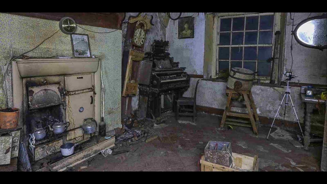 WE FOUND A HOUSE TRAPPED IN TIME (ABANDONED HOUSE EVERYTHING LEFT ...