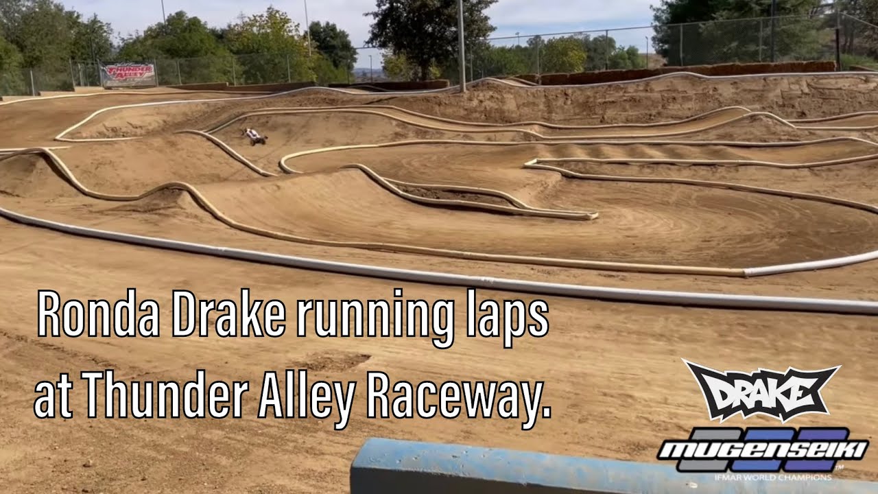 Ronda Drake running laps at Thunder Alley Raceway. - YouTube