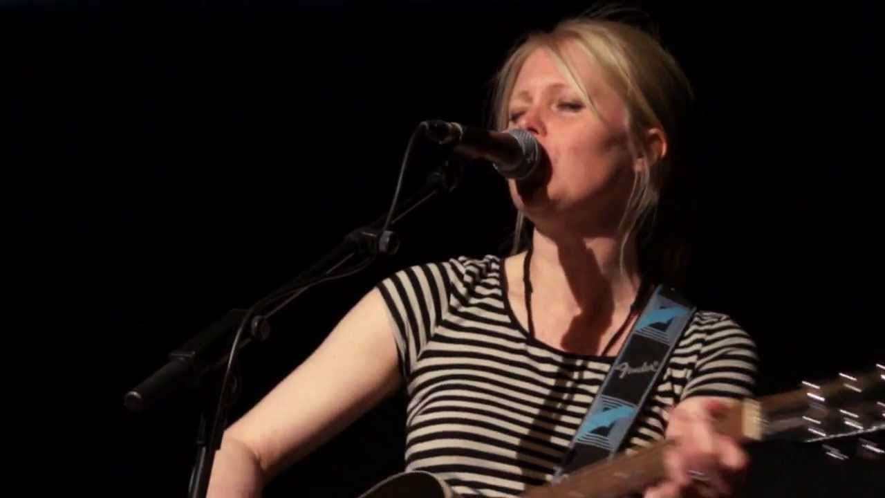 Sara Grabow - Når lyset bryder frem - YouTube