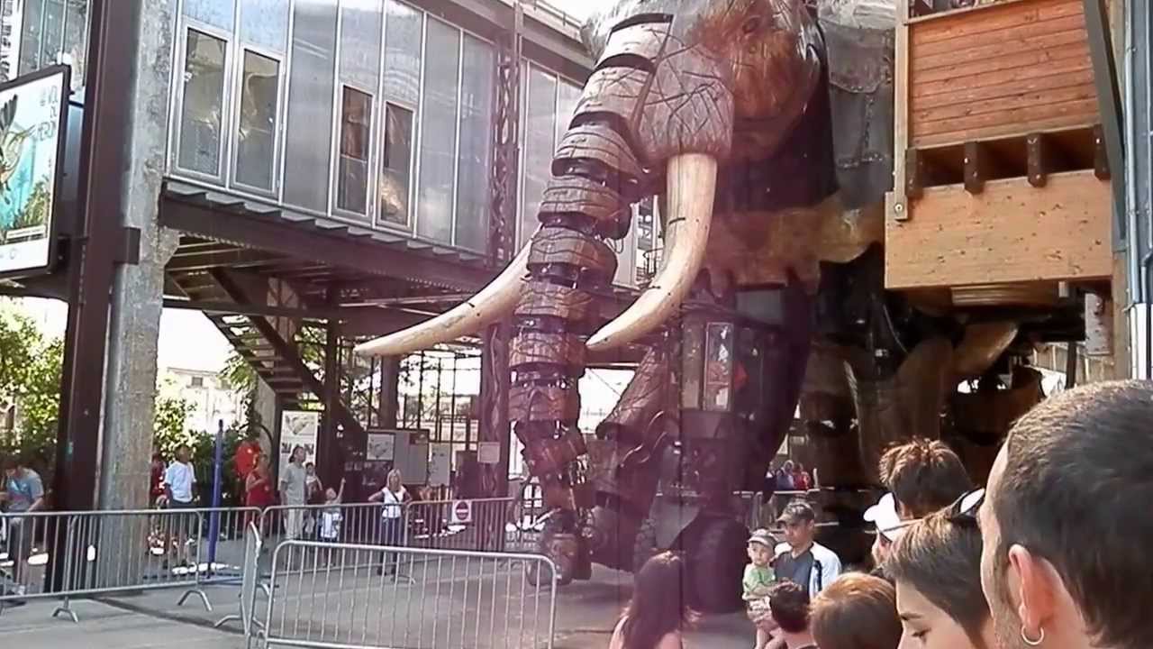 Grand Mechanical Elephant in Nantes, France - YouTube