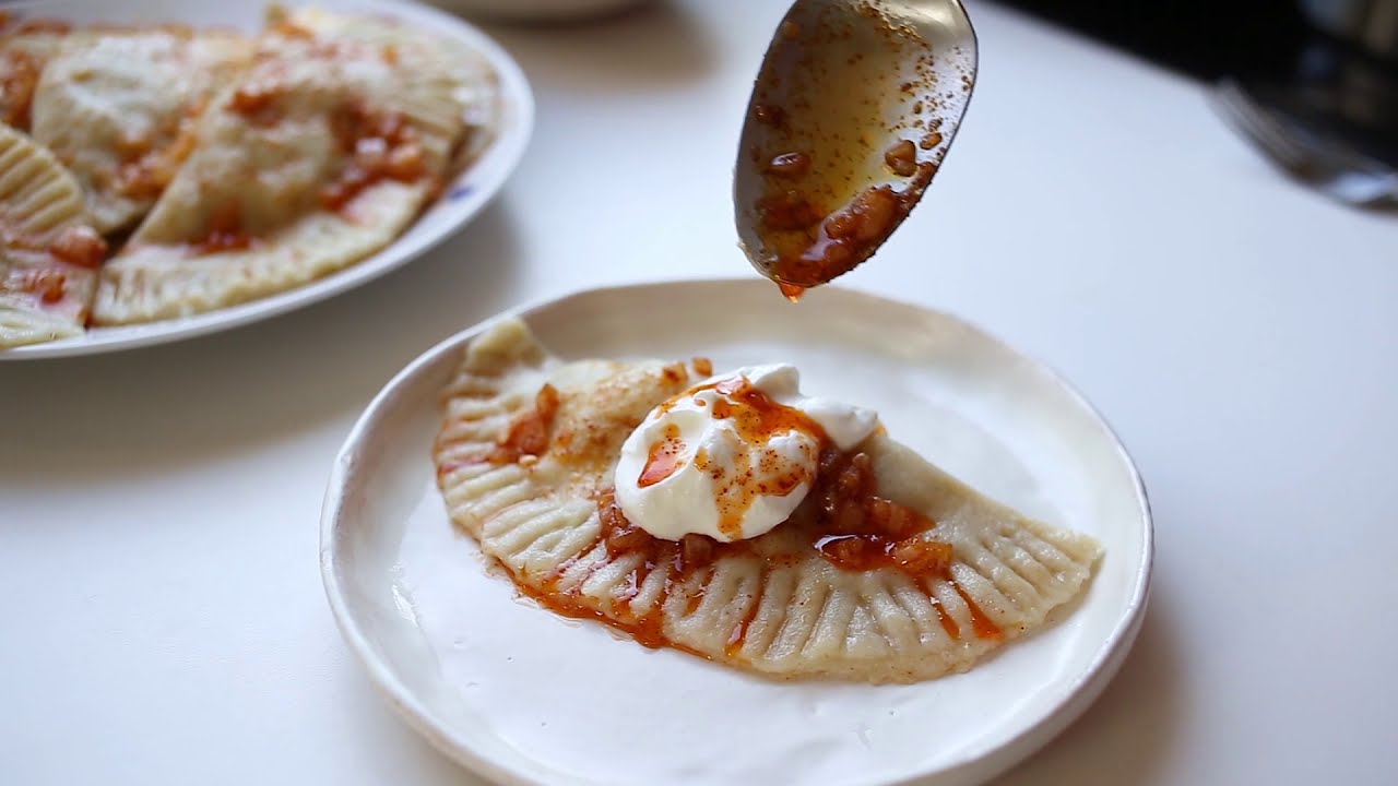 Piroge sa kiselim kupusom - YouTube