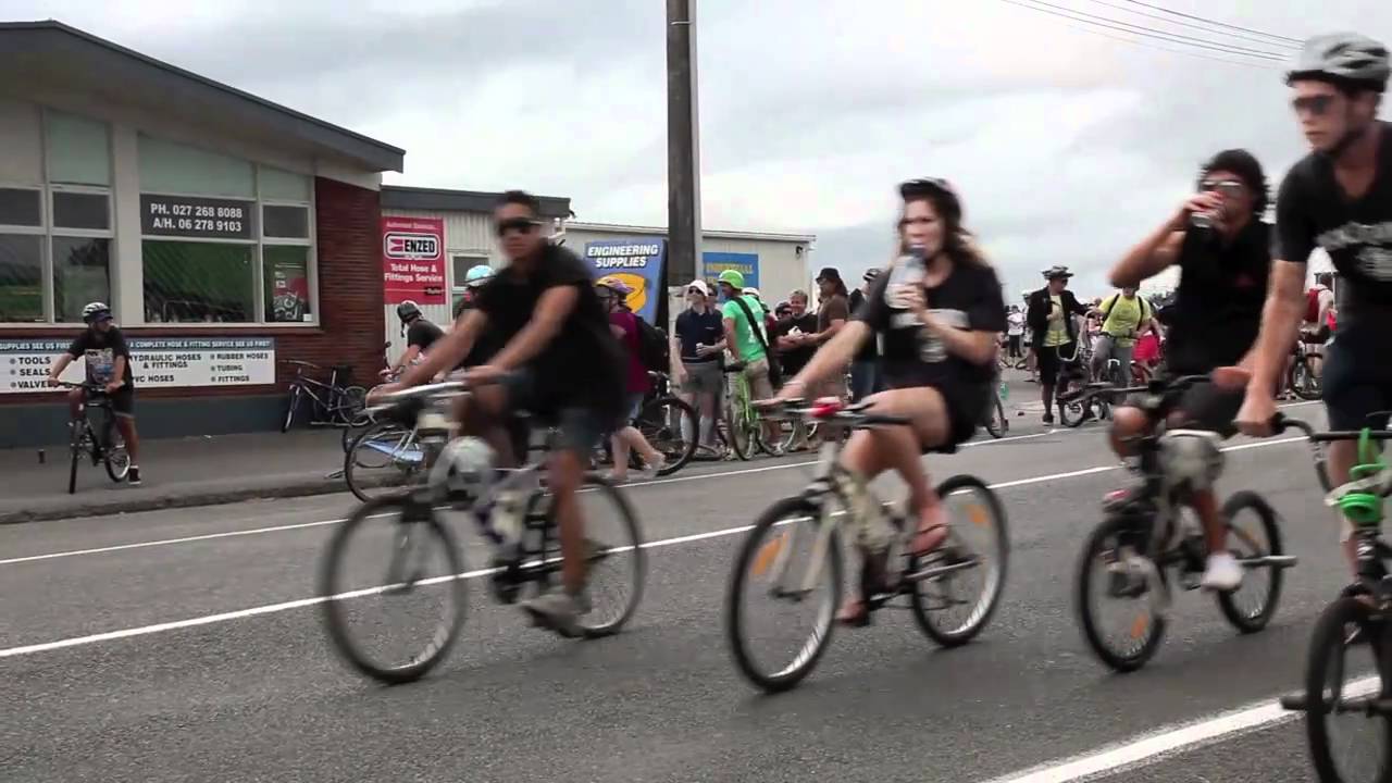 Hawera To Normanby Pub Bike Ride 2010 - YouTube