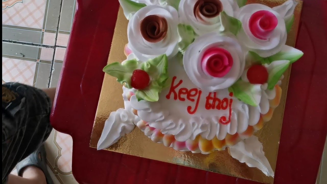 Yuav ib lub Cake mus ua Birthday rau mes Tub Keej nawb - YouTube