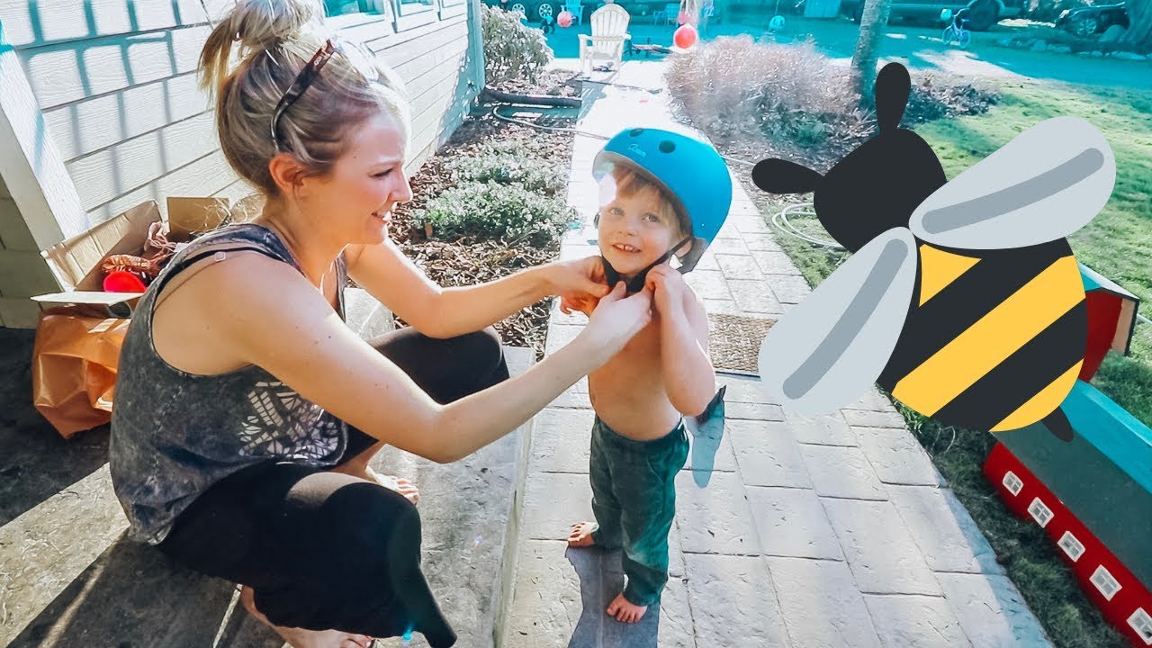 A BEE STUNG ME IN THE EYE...TWICE! - YouTube