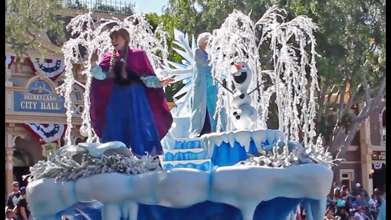 Frozen pre parade debut with Anna, Elsa, Olaf at Disneyland - YouTube
