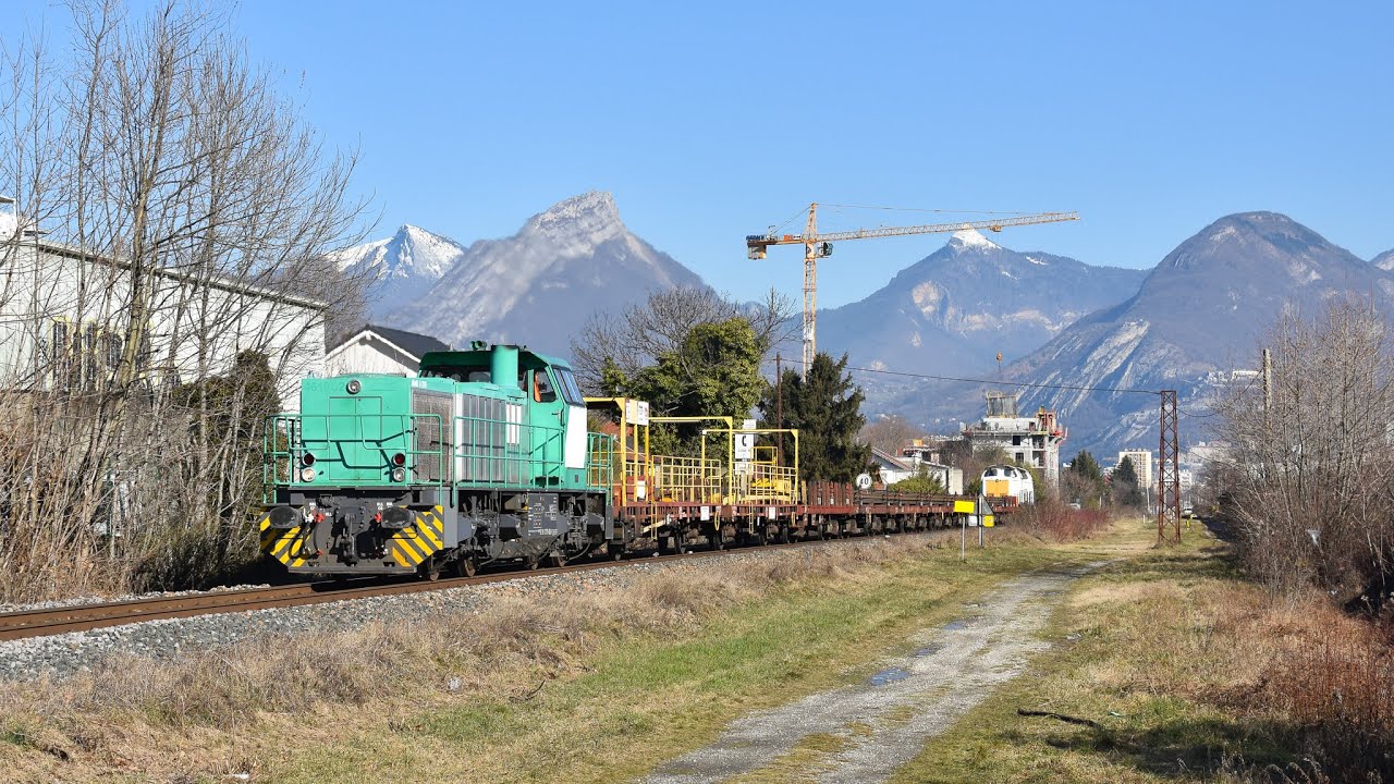 Des trains de travaux sur la ligne des Alpes - YouTube
