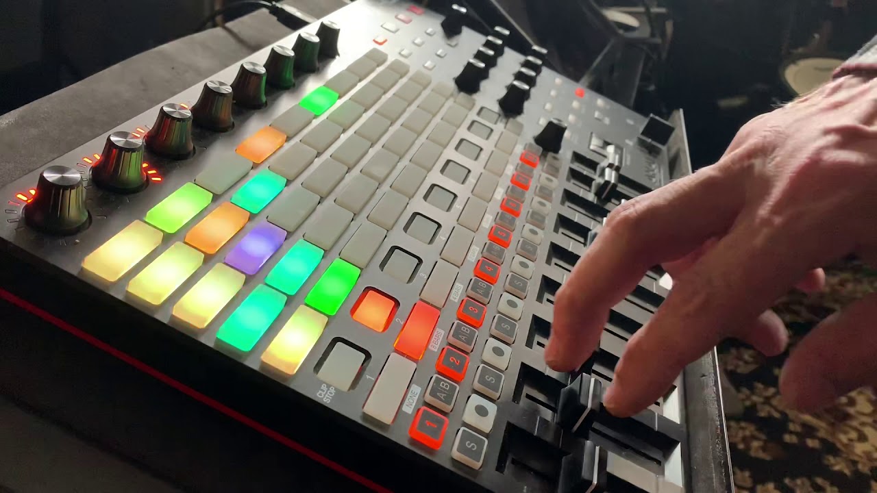 Akai APC 40 MK2 live looping - YouTube