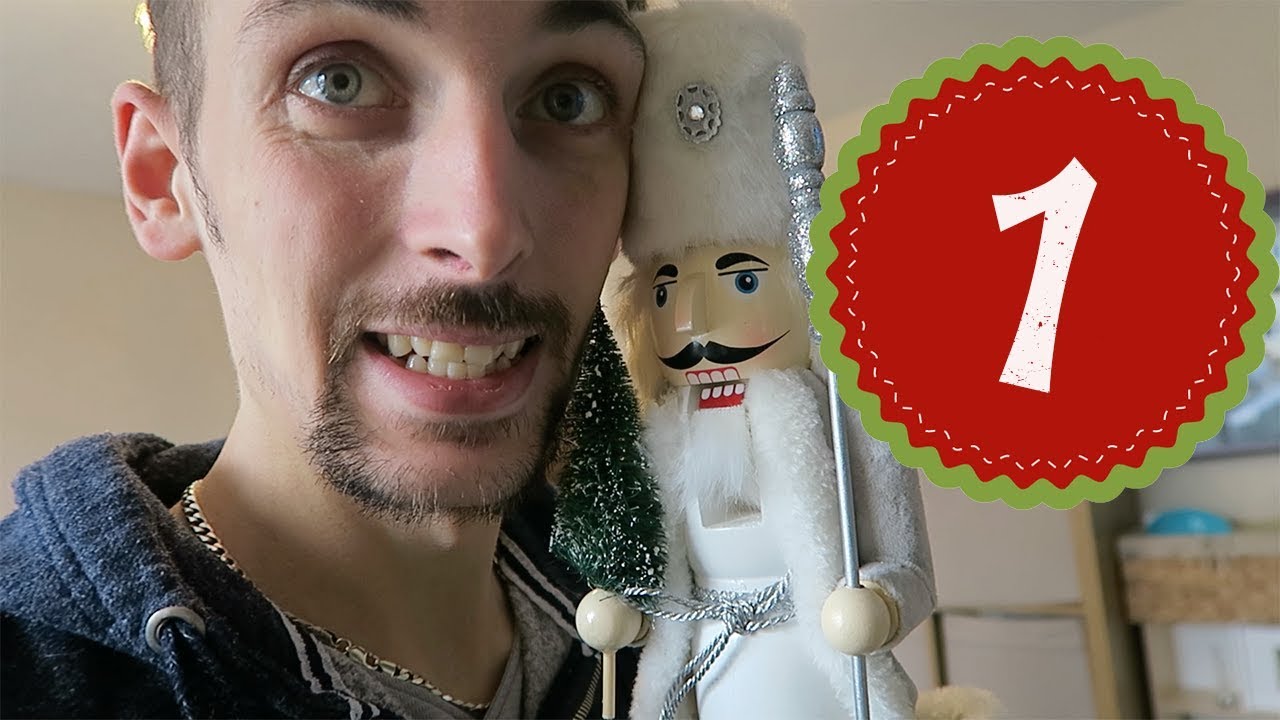 Vlogmas Day 1 Putting Up The Christmas Tree Zoneawesome Youtube