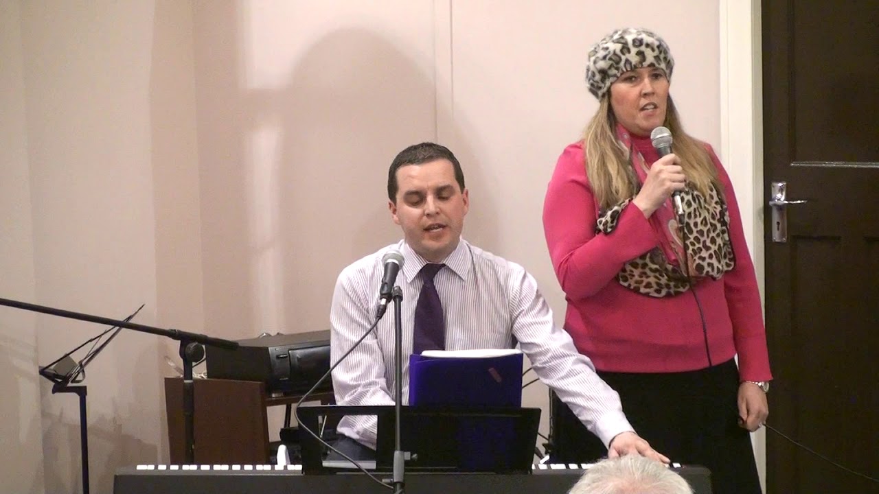 Joseph & Sandra Kennoway - Glory to God in the highest - YouTube