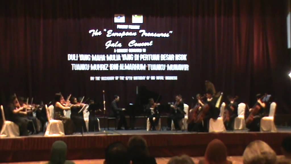 Arioso Sinfonia - Bach Piano Concerto in D, 3rd movement - Soloist: Loo ...