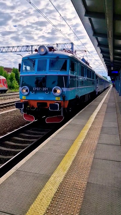 Odjazd EP07-201 z pociągiem IC Swarożyc do Kołobrzegu. 25.06.2024r. Zielona Góra Główna #ic # ...