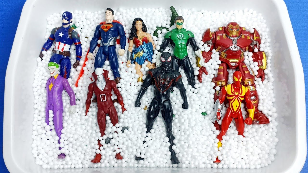 Marvel and DC, Action Figure, spiderman, Hulk, Dr. Doom, Batman ...