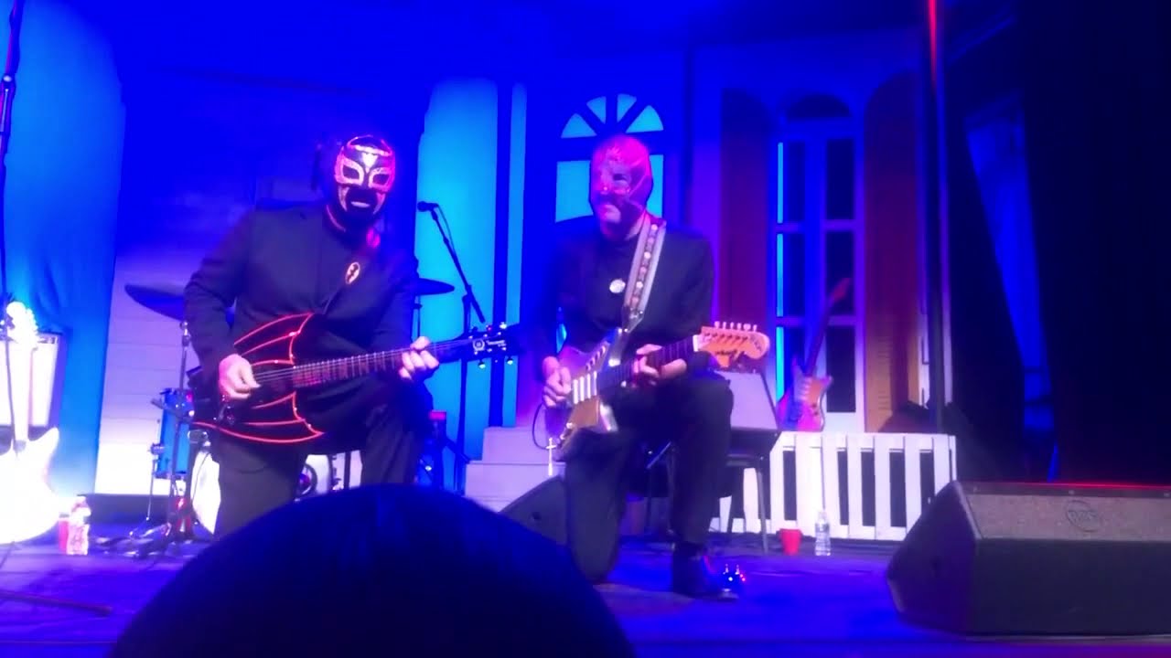 Los Straight Jackets - Batman Theme Live - Hallmark Wingbat Guitar ...