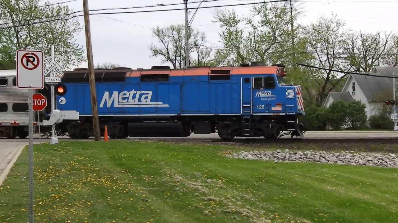 Metra inbound east through West Chicago IL with METX 126 - YouTube