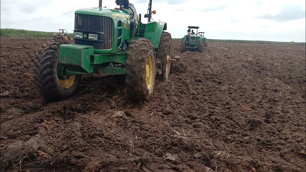 Traktor Besar Membuat Guludan Untuk Tanaman Tebu, Lebih Cepat dengan 3 ...