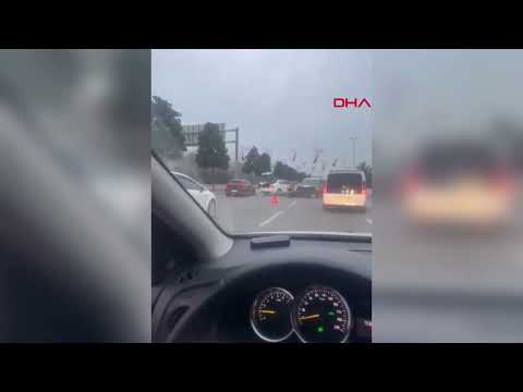 Pendik'te kaza anı araç kamerasında