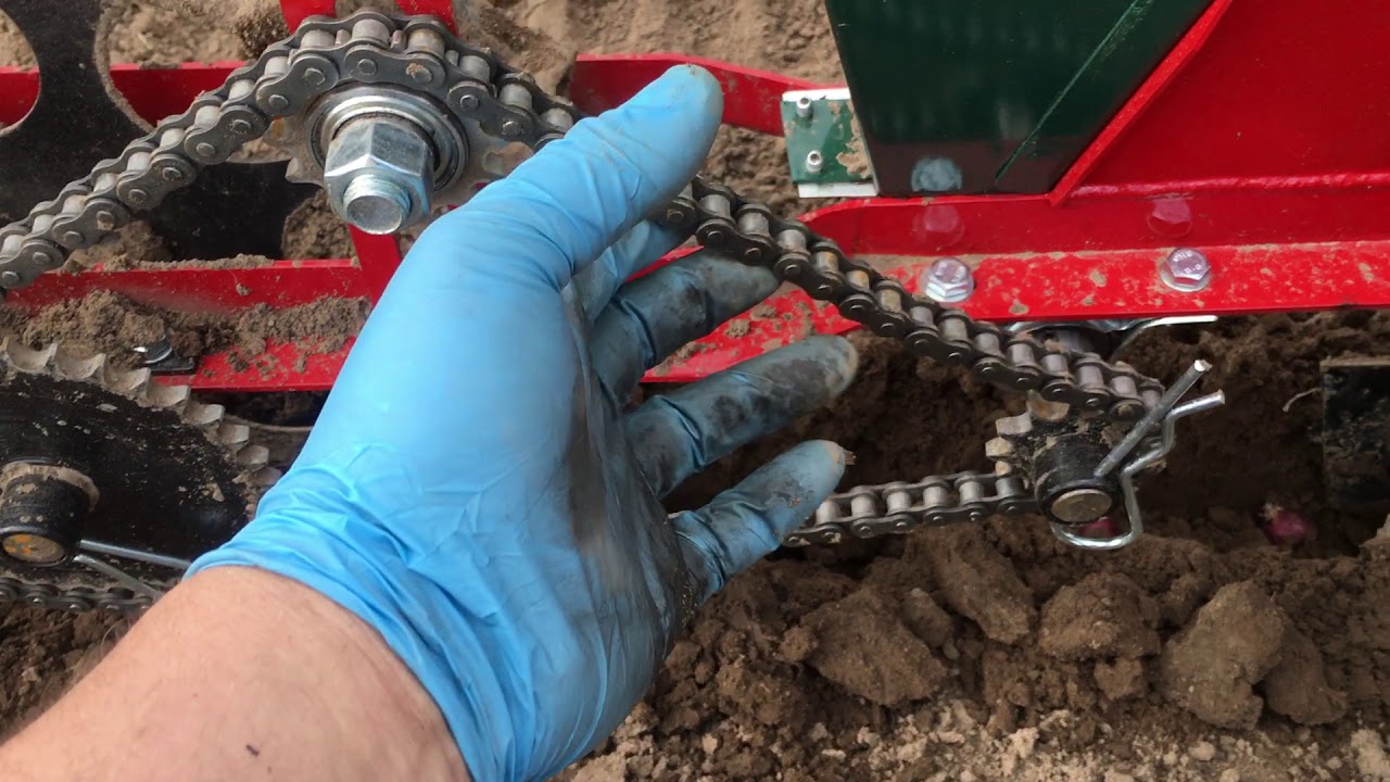 planting spring onions with 1 row hand push garlic - onion planter ...