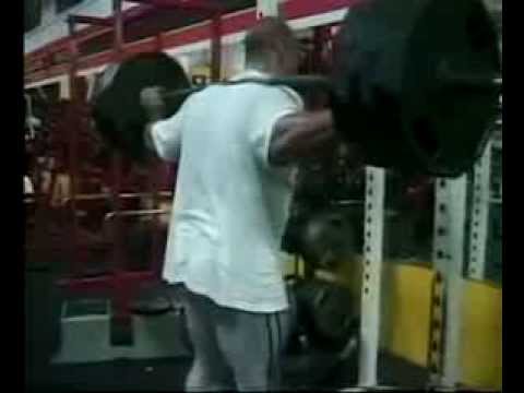 Joe DeAngelis Raw Squat Training at Venice Beach Gold's Gym - YouTube