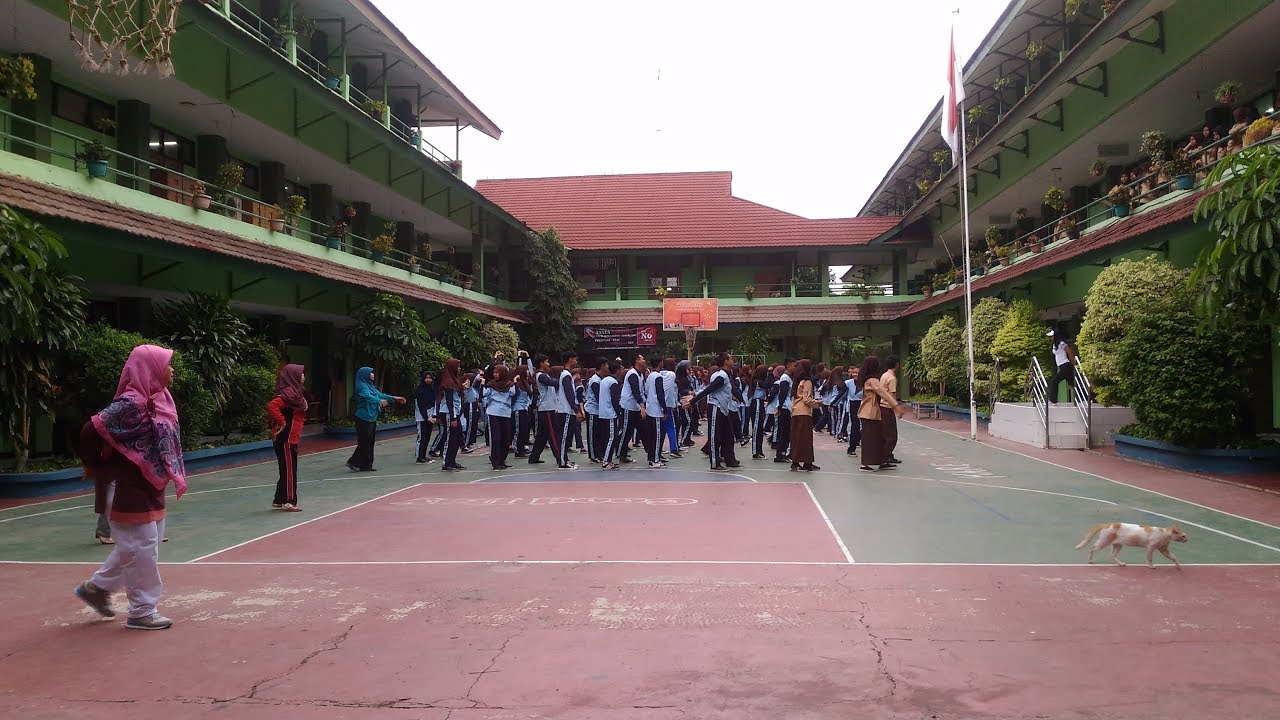 Senam di SMKN 49 Jakarta - YouTube