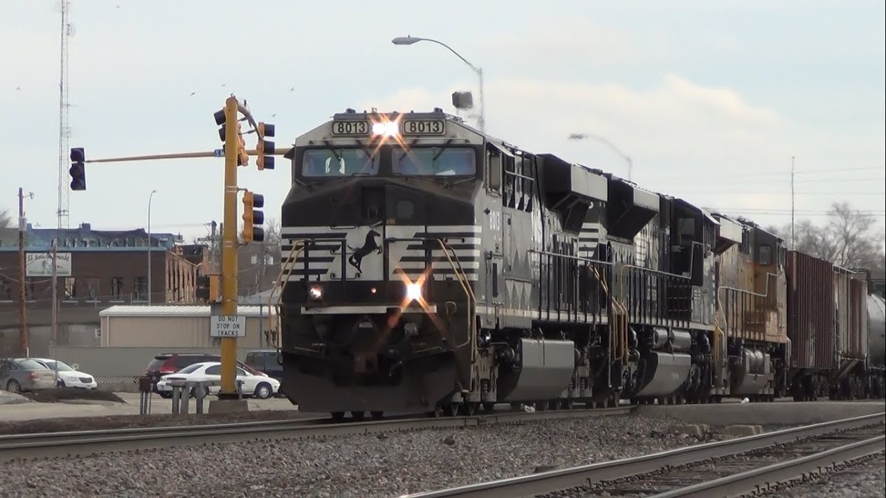 NS, UP engines on BNSF oil train in Ottumwa, IA 1/20/14 - YouTube