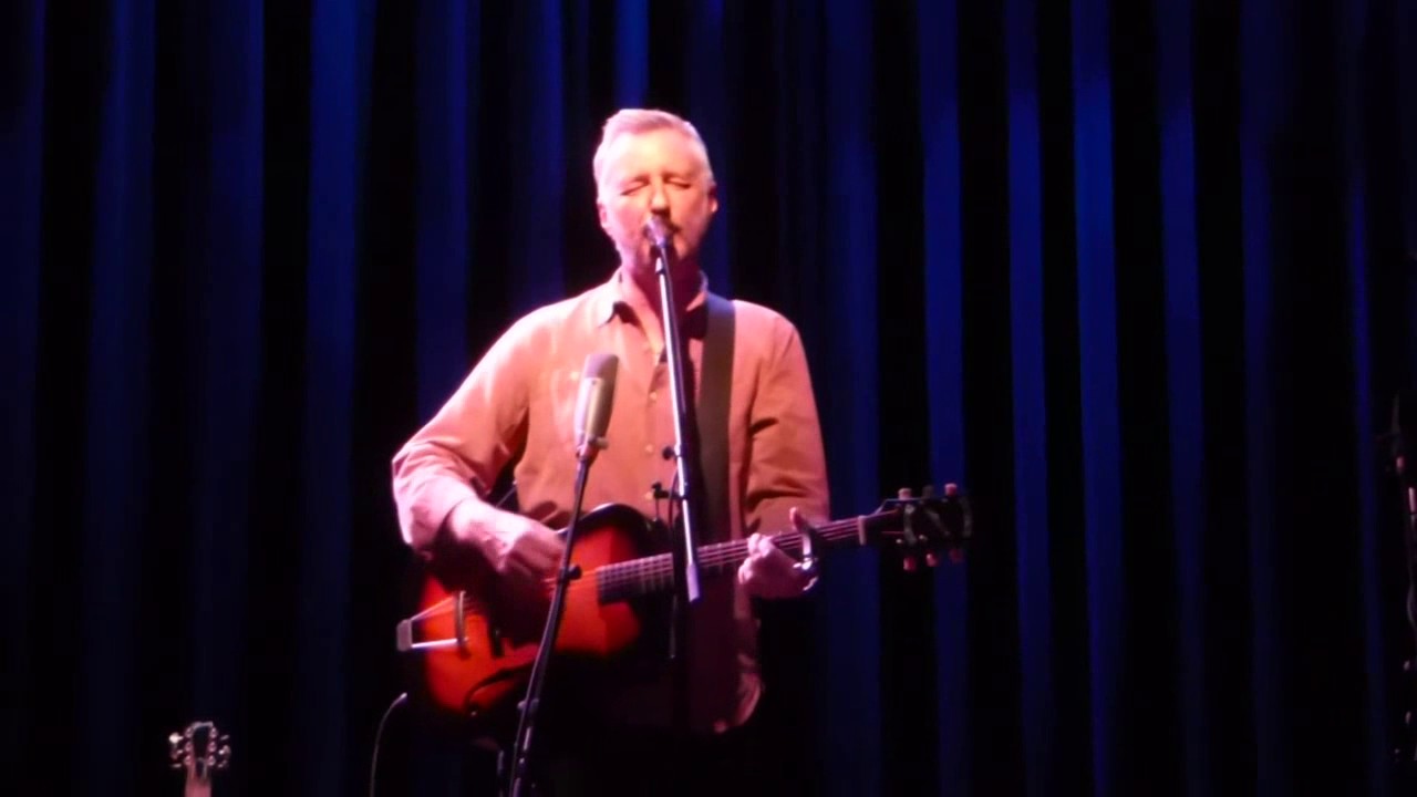 Billy Bragg - Accident Waiting To Happen - YouTube