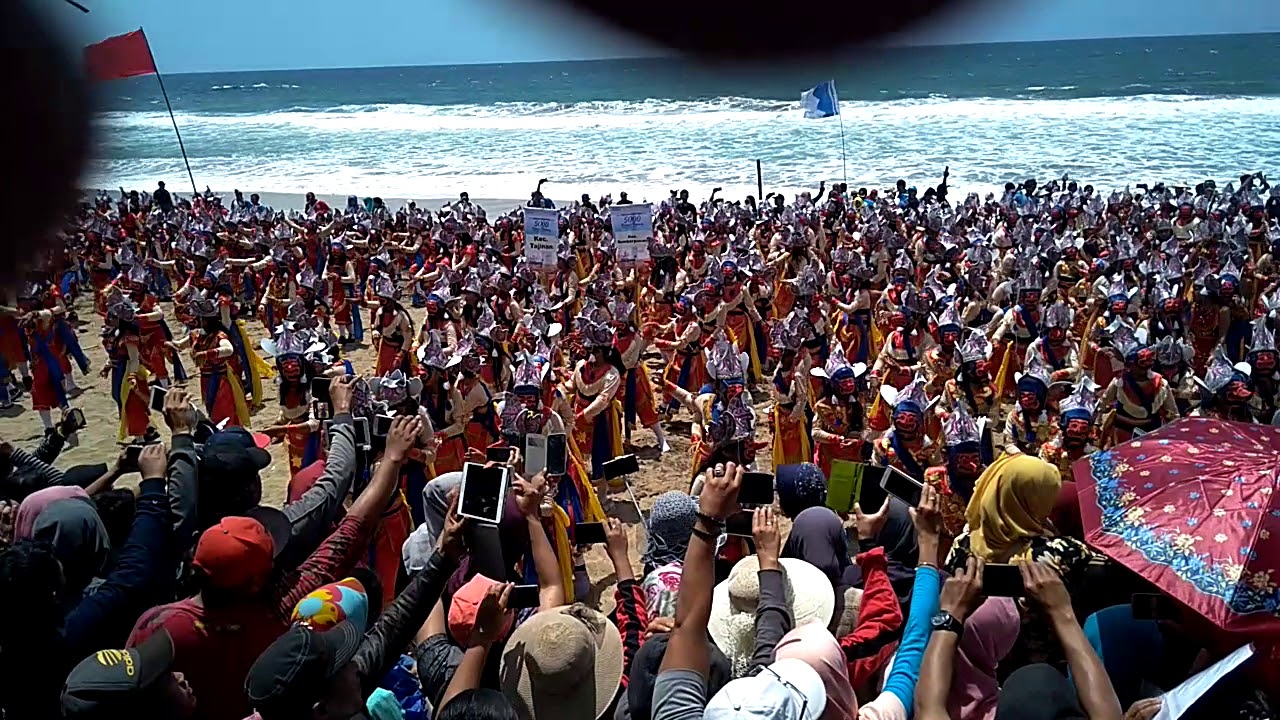 Tari topeng bapang hari jadi kab. Malang mencapai rekor dunia dgn 5000 ...