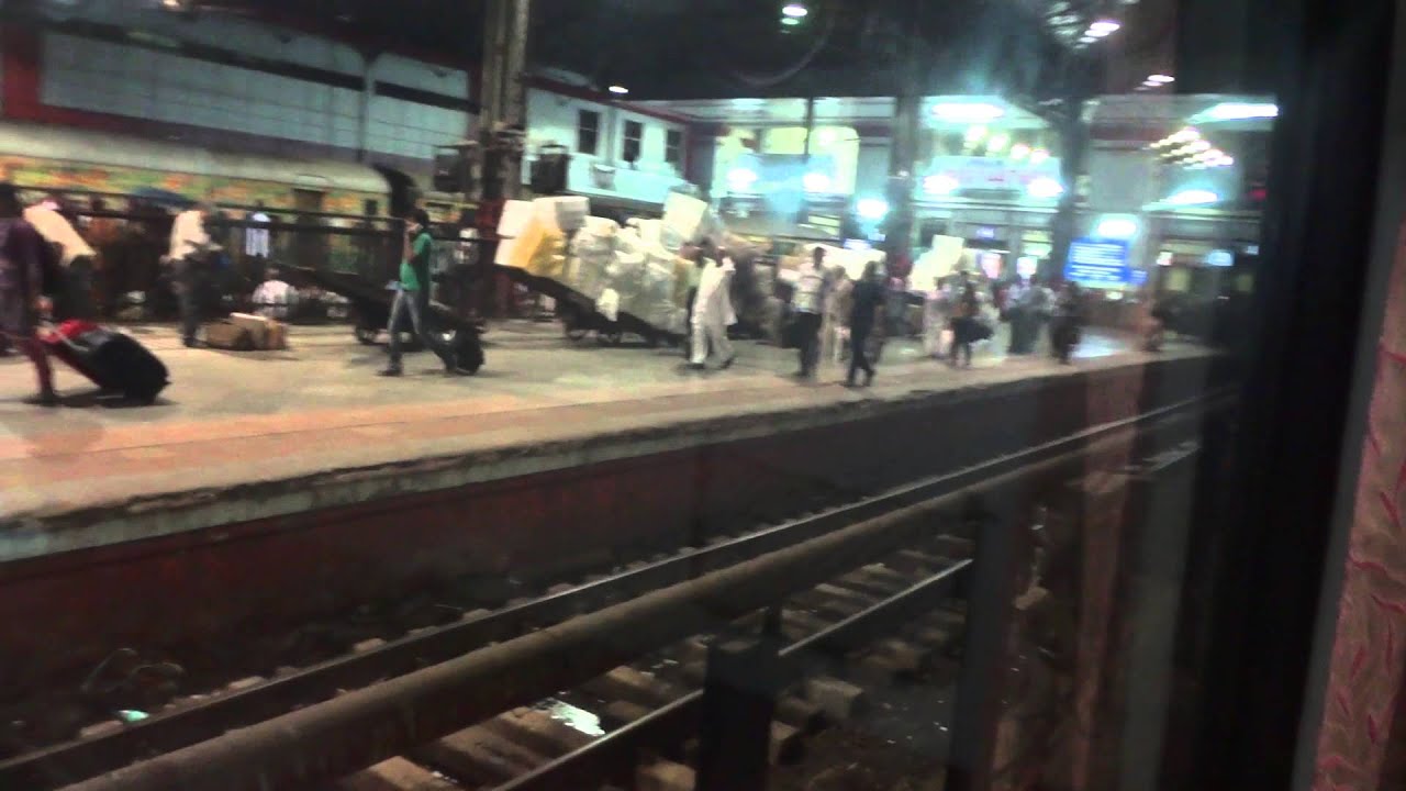 FIRST AC INTERIOR: 22209 MUMBAI CENTRAL - NEW DELHI BIWEEKLY DURONTO ...