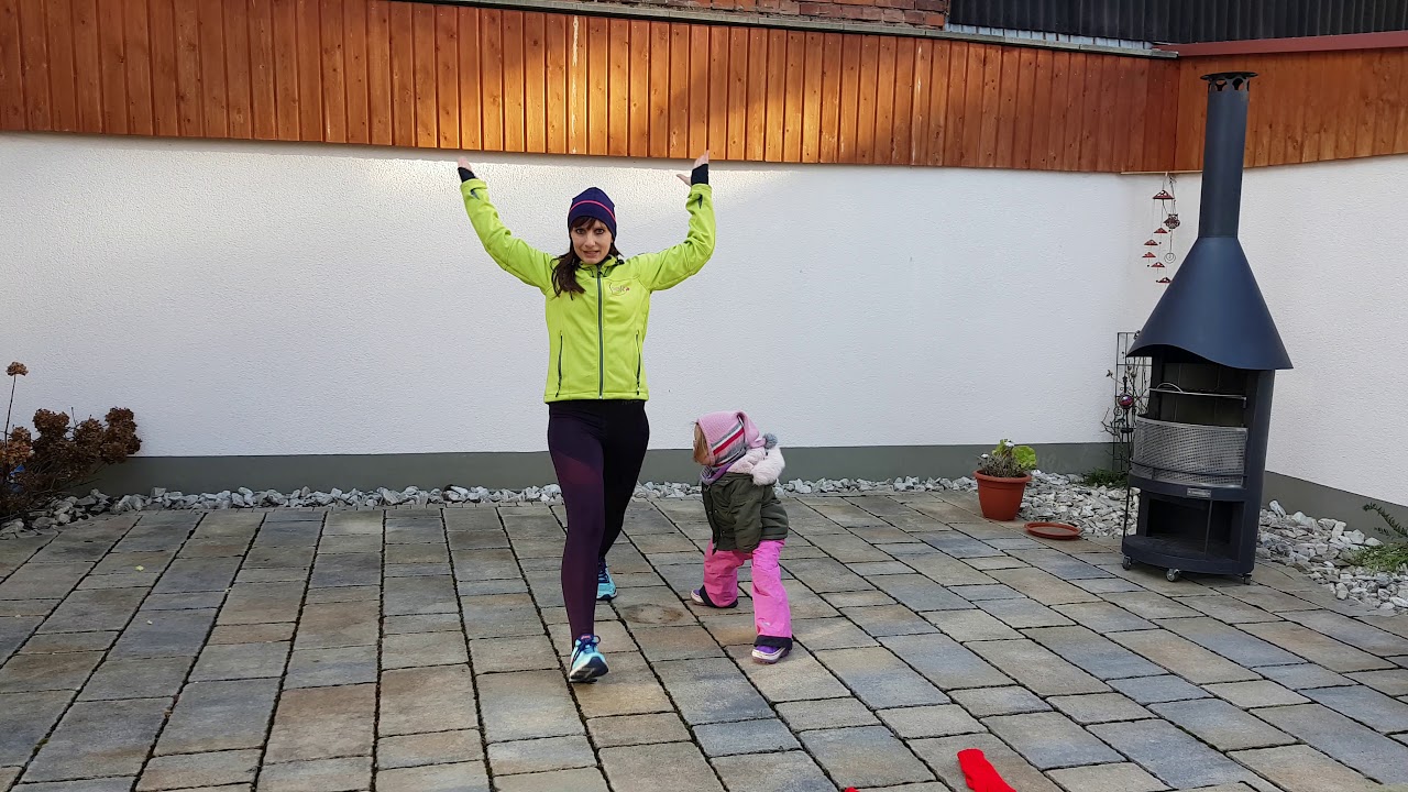 Fit mit Baby, Knack Po und straffe Beine - YouTube
