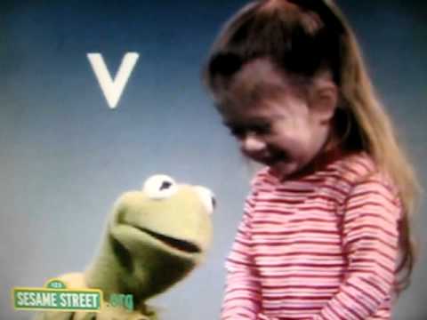 Sesame Street-Kermit and Joey Say the Alphabet.AVI - YouTube