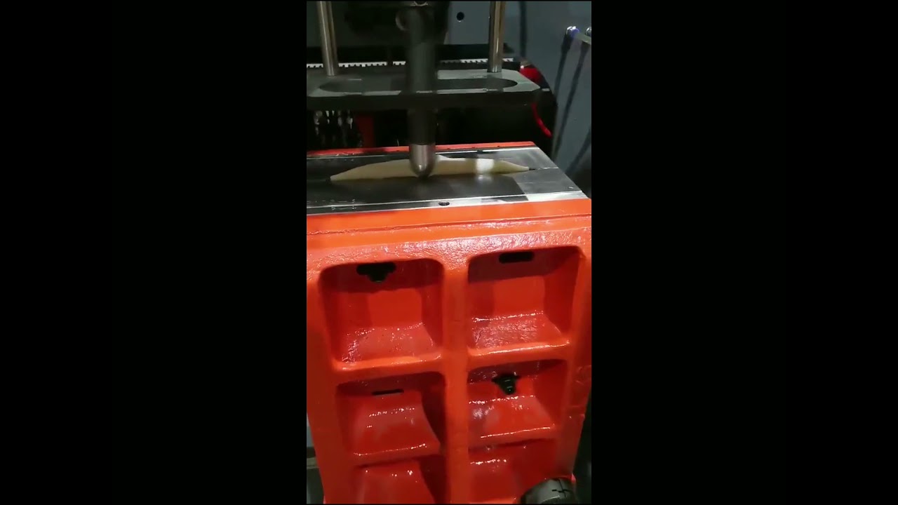 小马small plastic toy blow molding machine. - YouTube