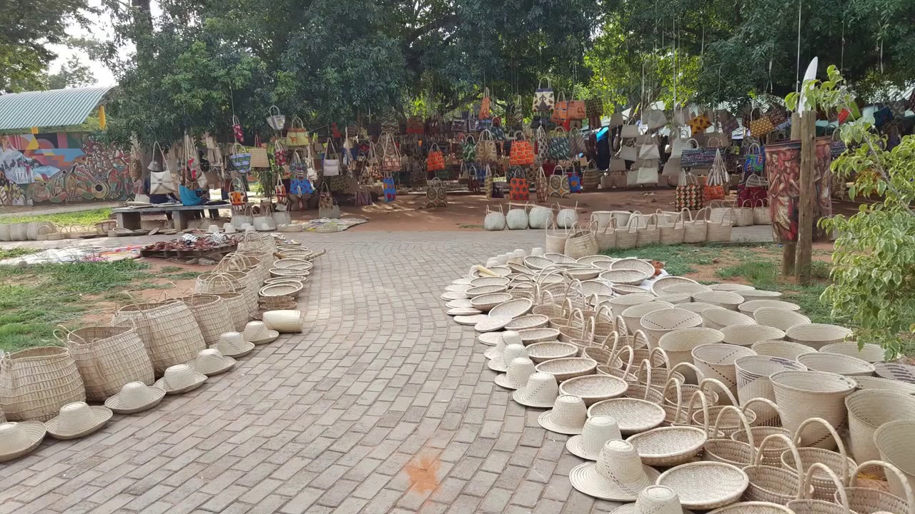 Feira de Artesanato Maputo - Moçambique © Viaje Comigo - YouTube